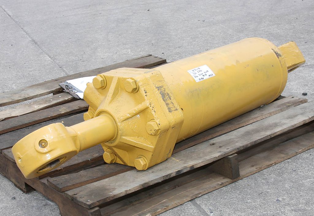 Rebuilt CYLINDER GRP - RIPPER LH 4T5111 | Portland Tractor Inc. (PTI)