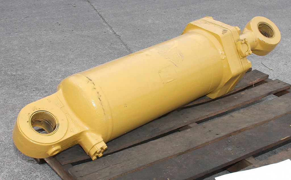 Rebuilt CYLINDER GRP - RIPPER LH 4T5111 | Portland Tractor Inc. (PTI)