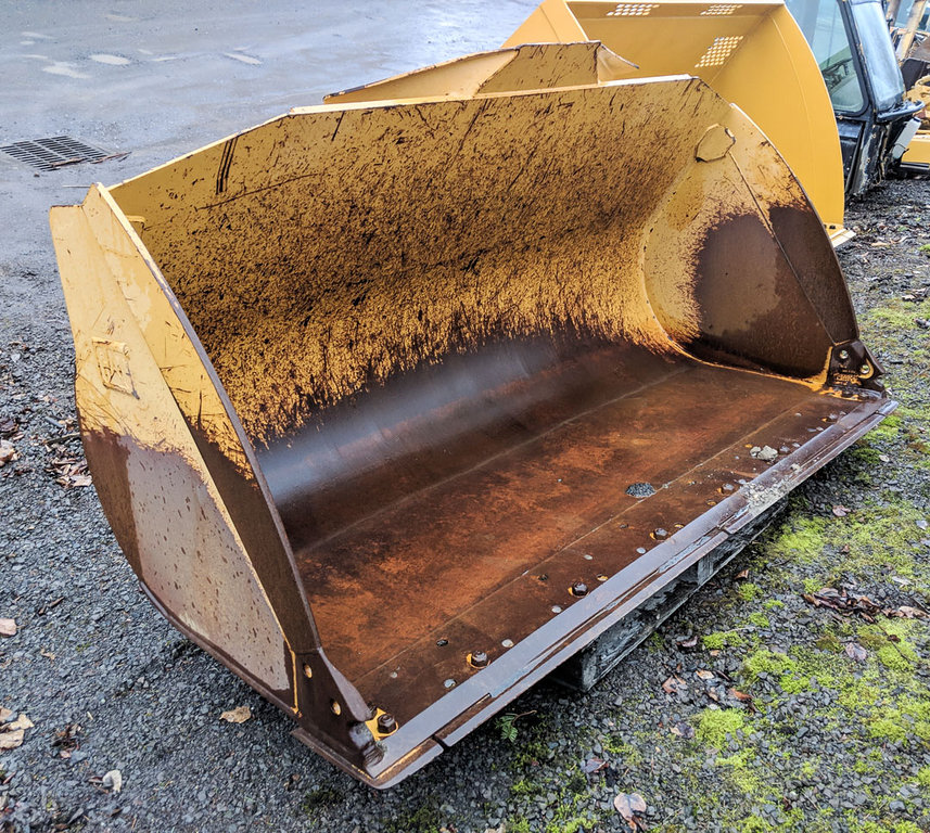 Good Used BUCKET - 99" GP 60-1849 : Portland Tractor Inc. (PTI)