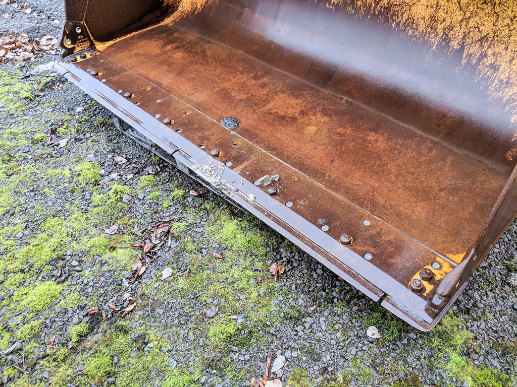 Good Used BUCKET - 99" GP 60-1849 : Portland Tractor Inc. (PTI)