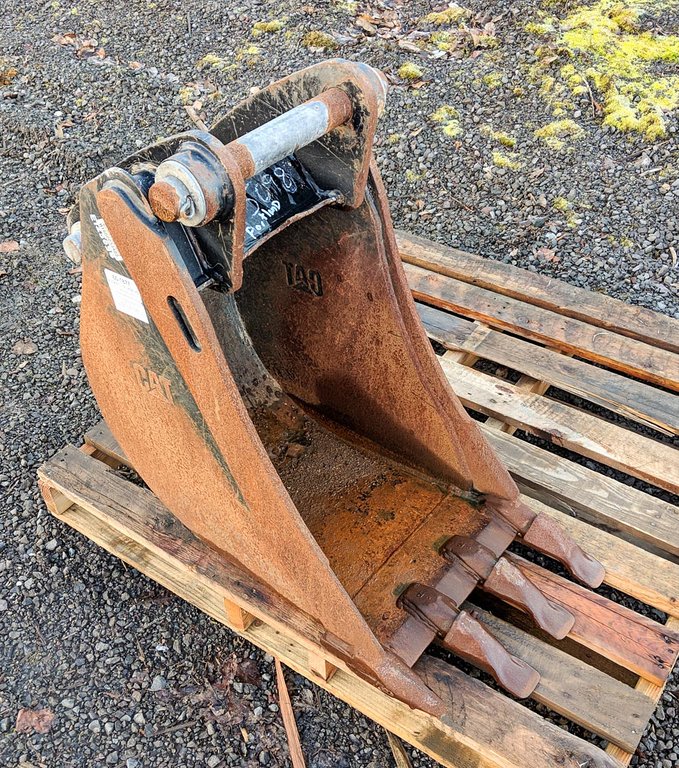 Good Used BUCKET - 18" HOE HD 60-1877 : Portland Tractor Inc. (PTI)