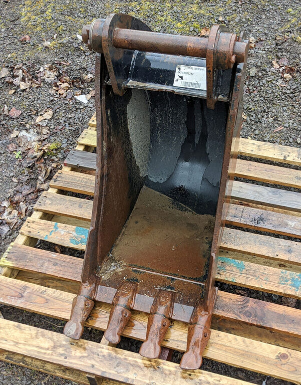 Good Used BUCKET - 18" HOE HD 60-2021 | Portland Tractor Inc. (PTI)
