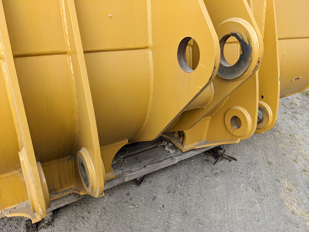 New CAT Take Off BUCKET - 114" GP 60-2052 : Portland Tractor Inc. (PTI)