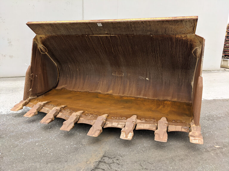 Good Used BUCKET - 138" SPADE NOSE ROCK 60-2062 | Portland Tractor Inc ...