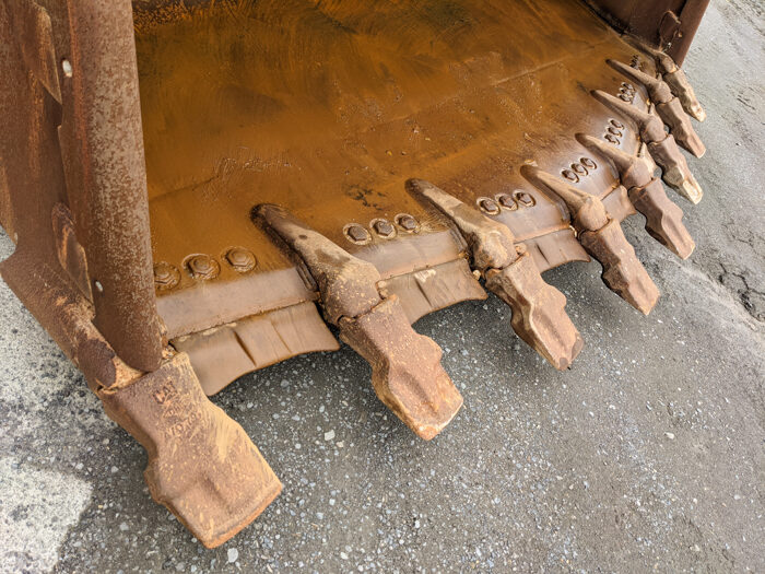 Good Used BUCKET - 138" SPADE NOSE ROCK 60-2062 | Portland Tractor Inc ...