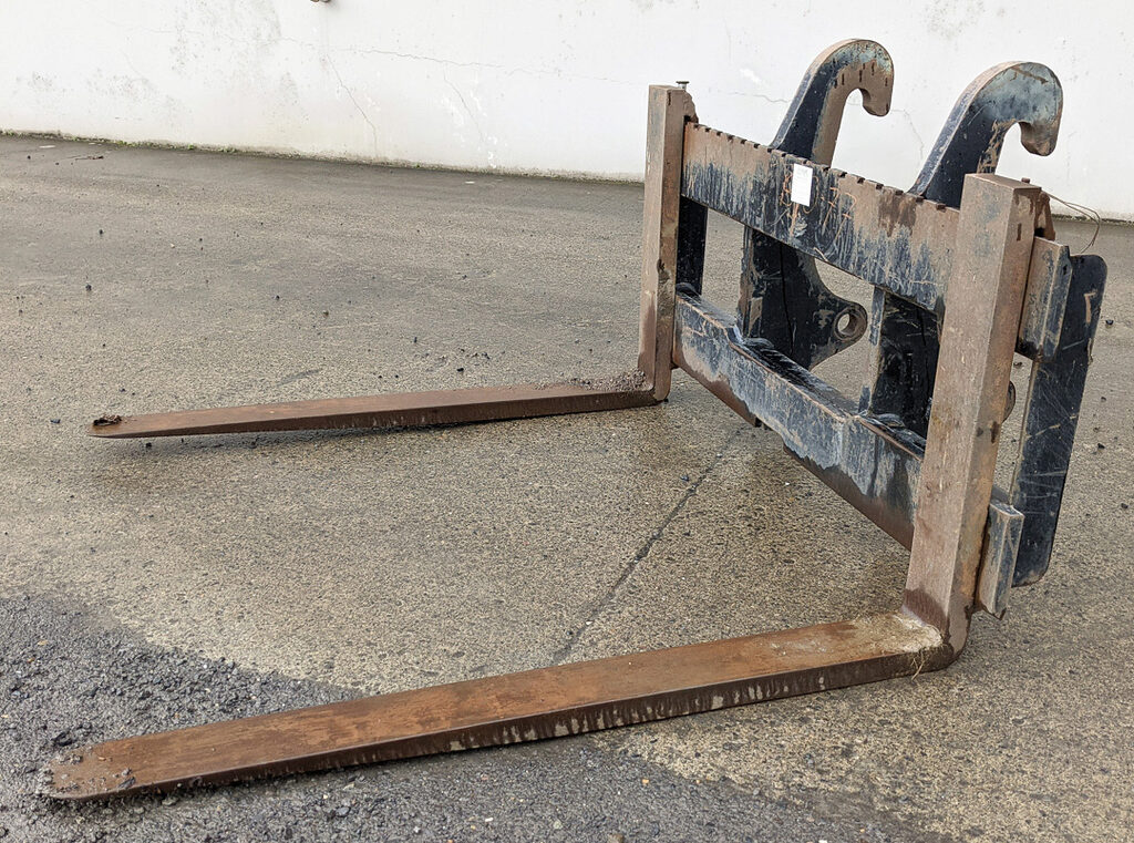 Good Used FORKS - PALLET QUICK ATTACH 61-0345 : Portland Tractor Inc. (PTI)